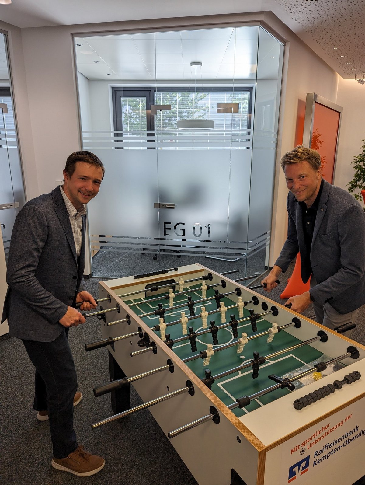 Immer am Ball bleiben - Raiffeisenbank Kempten-Oberallgäu eG übergibt ...